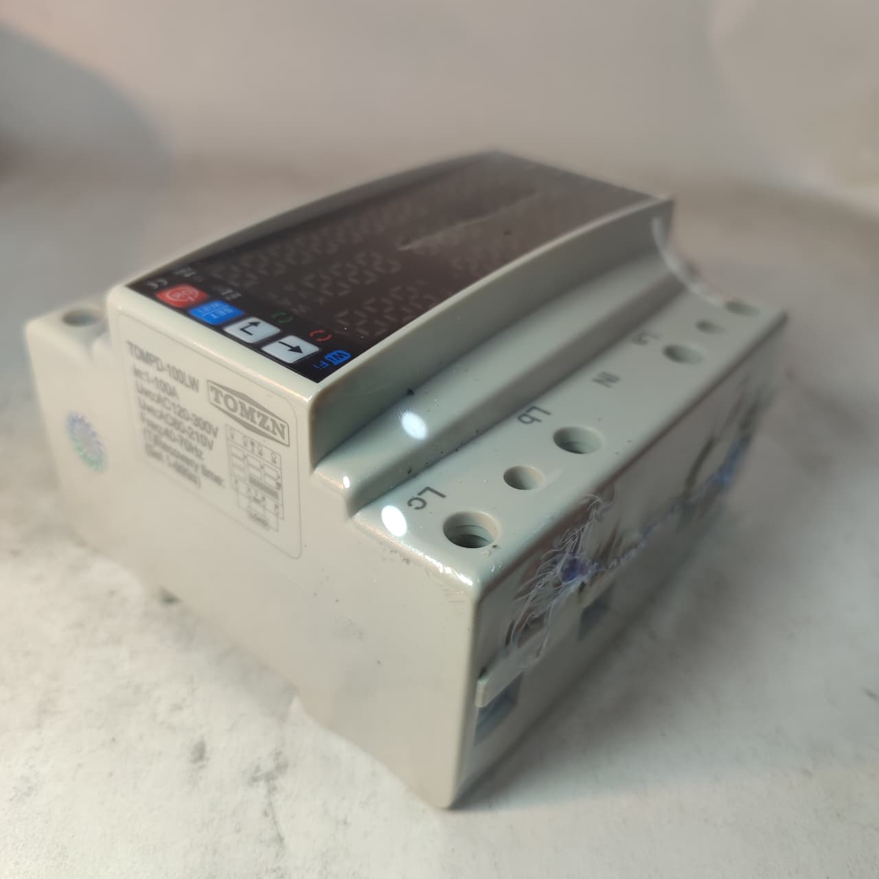 TOMZN TOMPD-100LW Smart Circuit Breaker in Pakistan