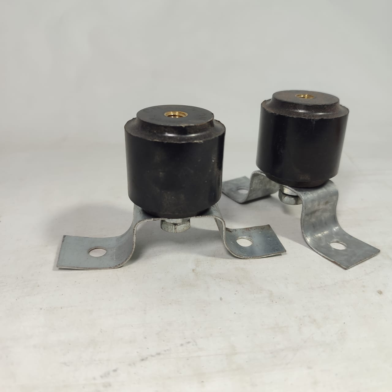 Insulator for Earth Arester Pair in Pakistan – industryparts.pk