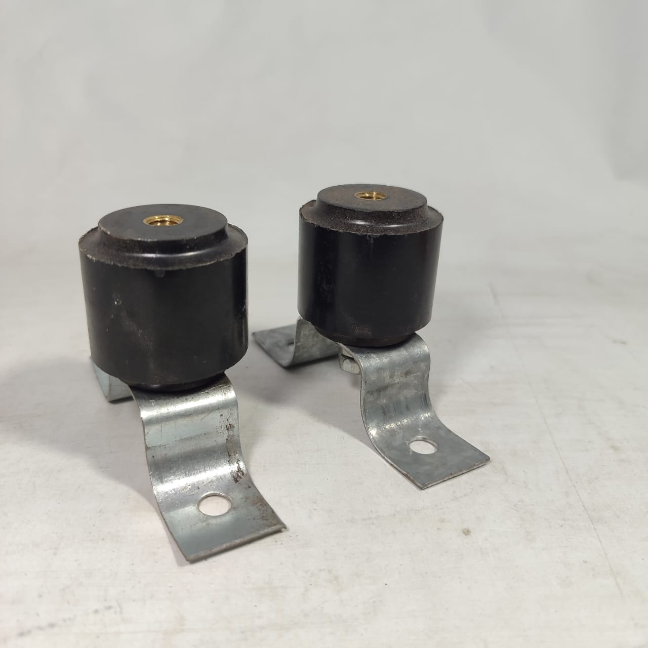 Insulator for Earth Arester Pair in Pakistan – industryparts.pk